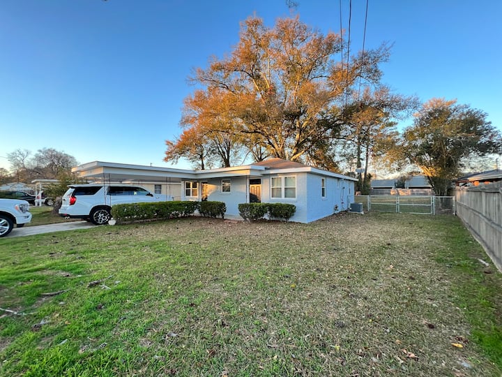 Cozy & Charming 3br/1 Bath Home - Great Location - Alexandria, LA