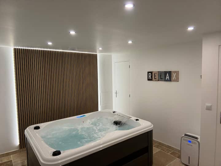 L’embellie, Maison De Ville Avec Spa Privatif - Montbazon