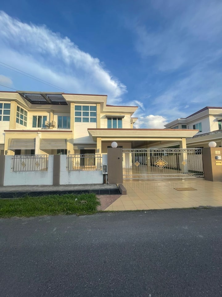 Kelly Homestay 5@豪宅民宿 - Miri