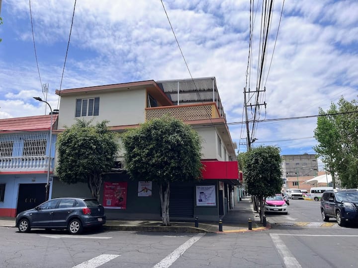 Casa De 2 Pisos Con 3 Recamaras, 5 Camas - Morelos