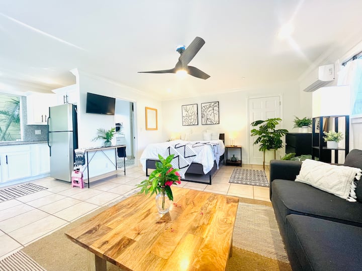 Modern Kailua Beach Getaway - Steps To The Beach! - Kailua