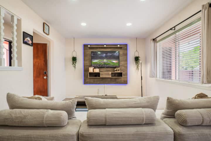 Stylish Eastside Home | Near Airport - El Paso, TX