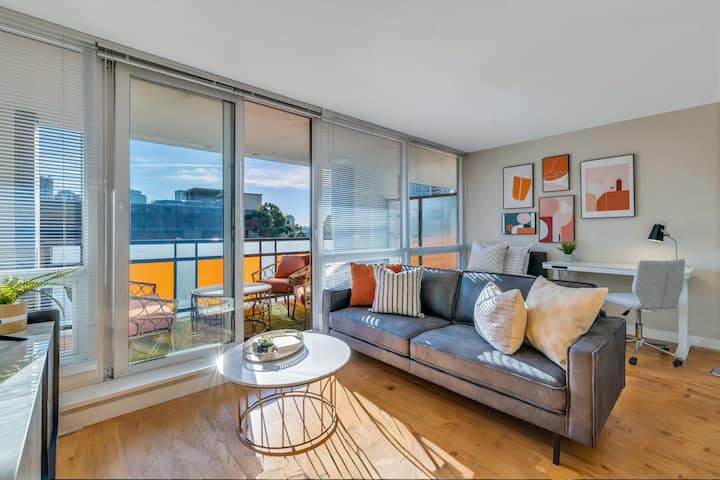 Peaceful Haven: 2beds | Parking | Office | Ac - Vancouver