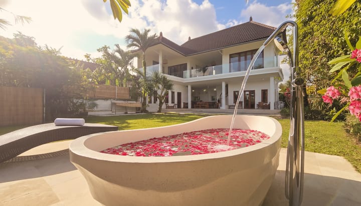 Andreyana Villa Ubud • 4br Pool & Mount Agung View - Ubud