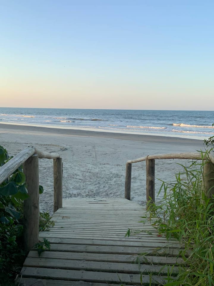 Casa/apto Super Novo Com Vista P/ Mar; Pé Na Areia - Itapoá