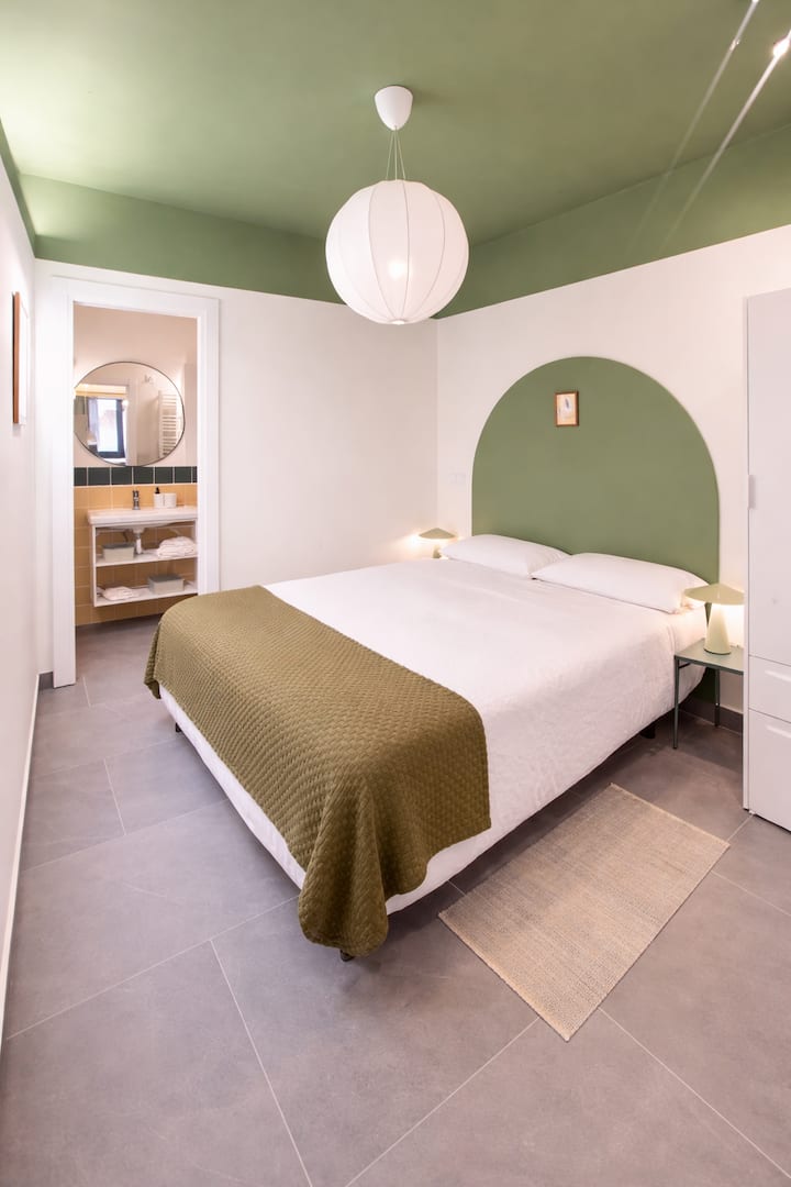 Urban Elegance: Stylish Stay, Perfect Location - Madryt