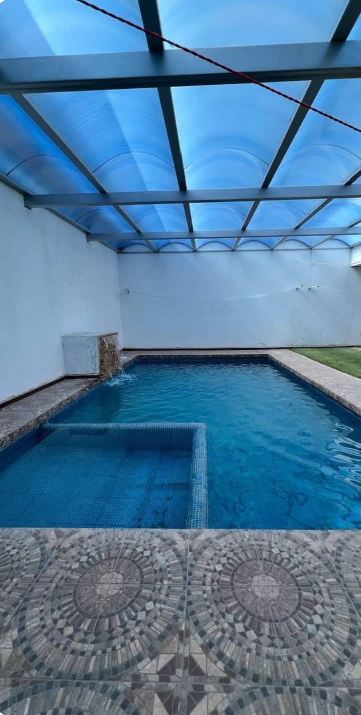 Dpto # 1
Amplio Para 9 Personas Alberca Compartida - San Luis Potosí