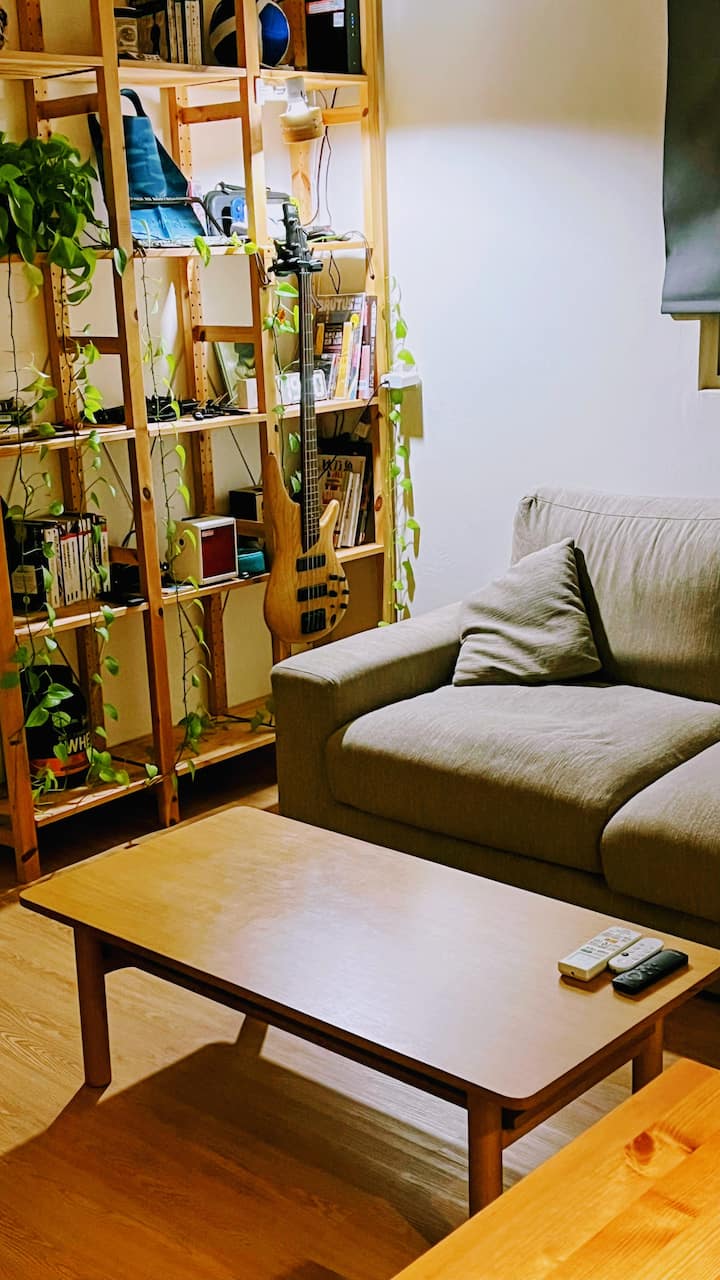 雙人小包棟，日系衝浪度假小屋，獨立一房一廳一衛含廚房，150吋投影機，洗脫烘，門口可停車 - Kaohsiung City