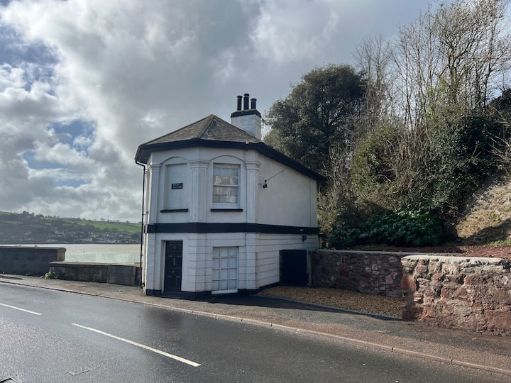 Historic Old Toll House With Parking & Views - Shaldon