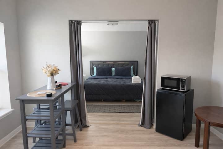 Quiet Downtown Clermont Apartment - 클레르몽