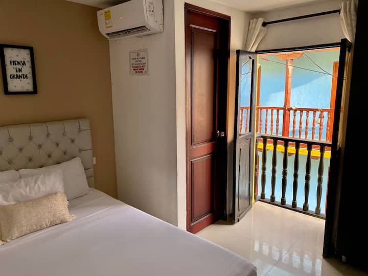 Cómoda  Y Central Habitación Con Balcón -Getsemaní - Cartagena