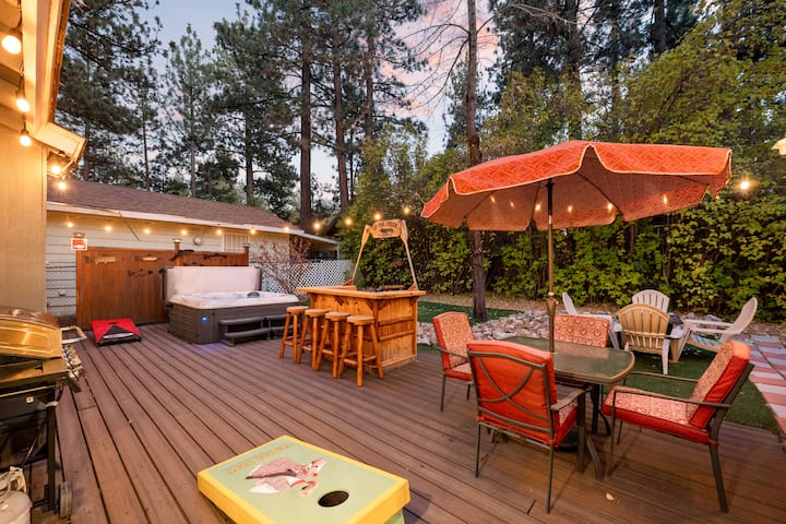 Tranquil Retreat W/ Fenced Backyard, Hot Tub & Bar - Big Bear, CA
