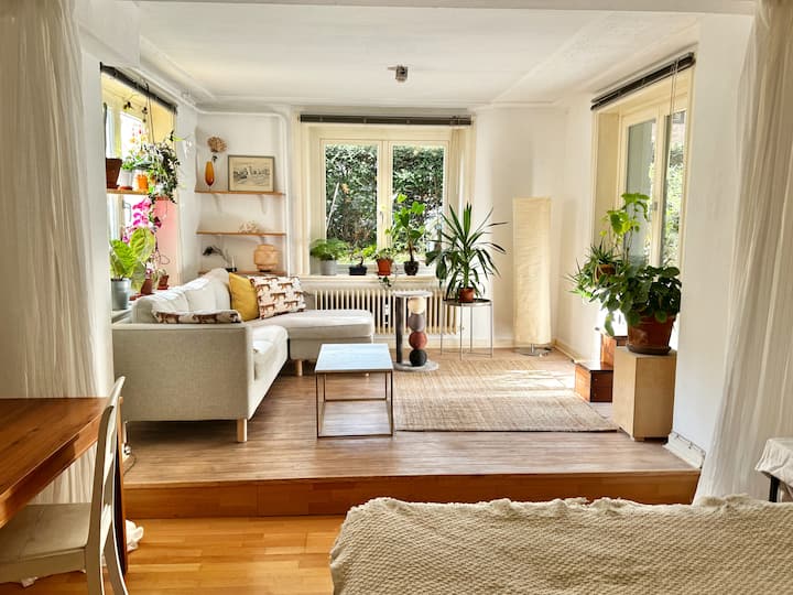 Cozy... Spacious... Calm... Yet Super Central - Hamburgo