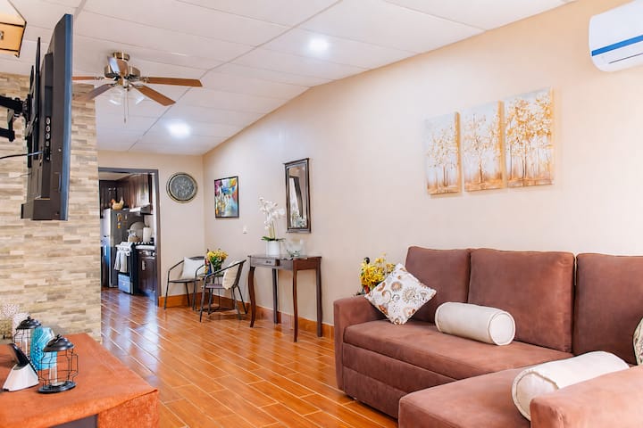 Lujosa Casa Privada En Santa Ana - Santa Ana