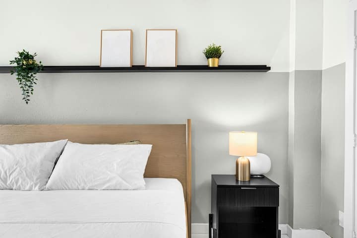 Collins Ave Boutique - South Beach