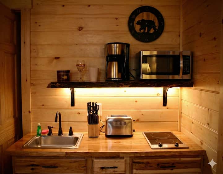 King Studio W/ Kitchenette: Adirondack Vibe • Pool - Lake George, NY