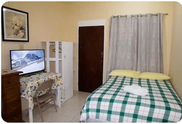 Corner Room - Citynest - Kingston