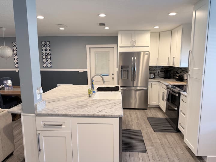 Spacious Waterfront Home 3/2 With Bonus Room - Crystal River, FL