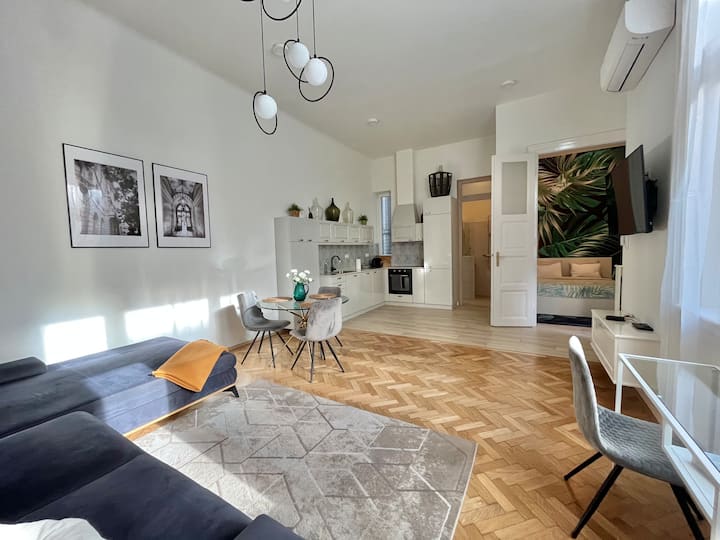 Adorable Basilica Apartment In The Heart Of Bp - Budapest