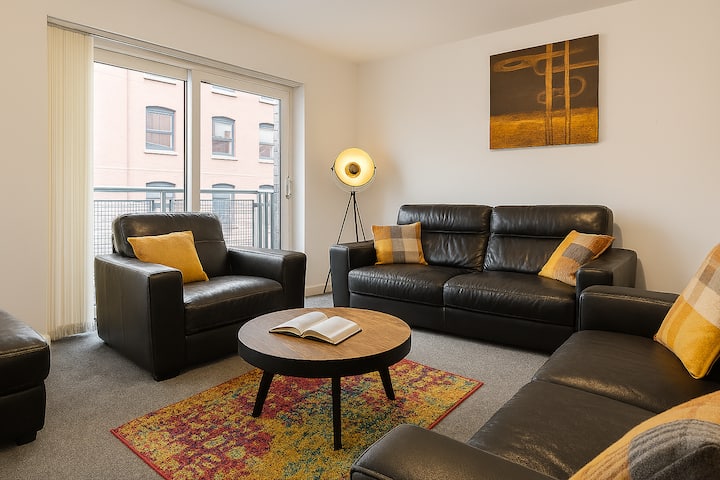 Waterfront Walk | 3br | Parking & Pets | Workspace - Dundee