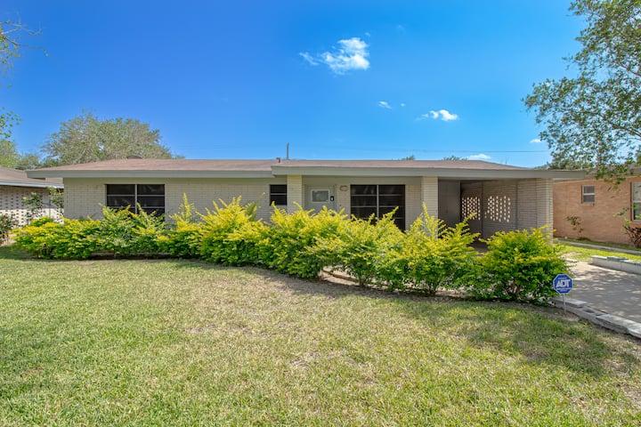 Newly Renovated Charming Home In Mcallen, Tx - McAllen, TX