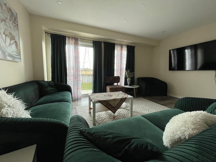 Entire Private Luxurious 4br Home Sleep 12 People - Mississauga