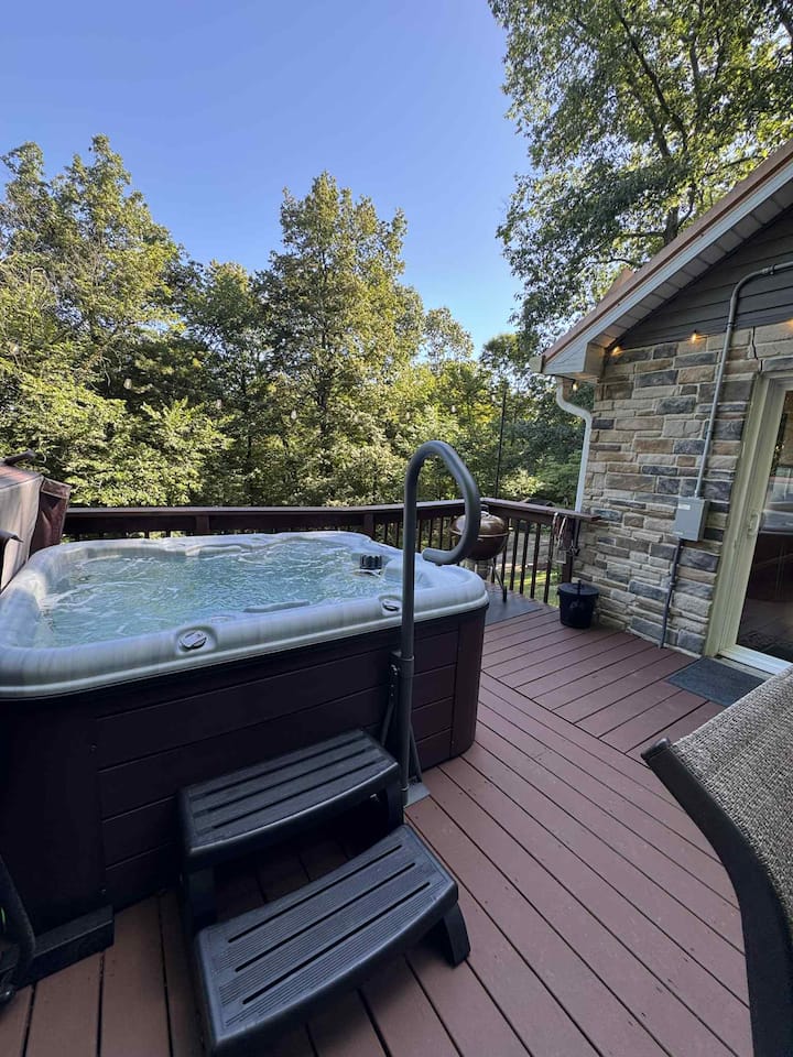 Secluded Leesville Lakehouse, Hot Tub, Pets, Wifi - Atwood Lake, OH