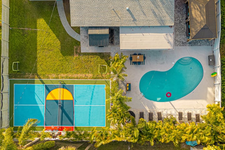 Paradise Retreat! Pickleball, Hottub, Basketball - Melbourne