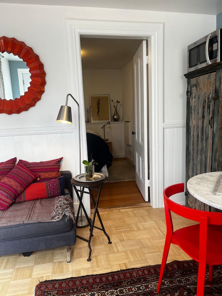 Thoroughly Modern : Victorian Guest Suite - San Francisco, CA