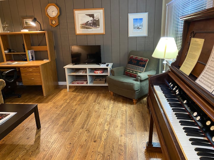 Budget Friendly! Great Basecamp! Lots Of Parking! - Golden