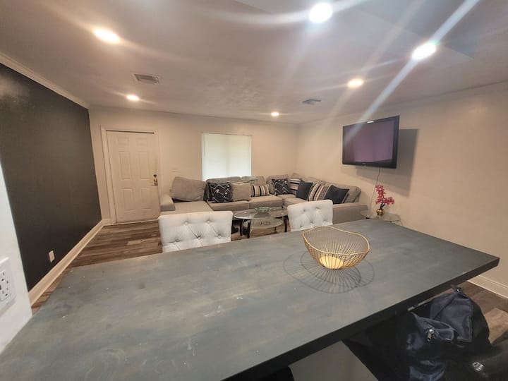 Affordable 1 Bedroom Apt Flights And Cruise Stay. - Dania Beach, FL