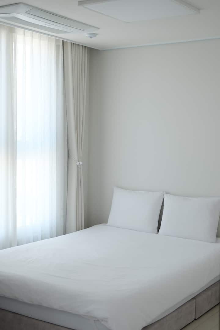 [신축 복층] 여수 시티·오션뷰 테라스 / 오동도·아쿠아리움 도보 / 넷플릭스 - Yeosu-si