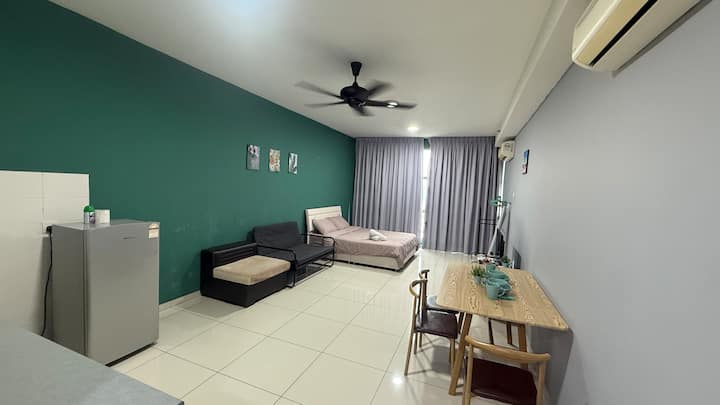 Seri Kembangan Zeva Studio Near Mrt Equine 3 Pax - Seri Kembangan