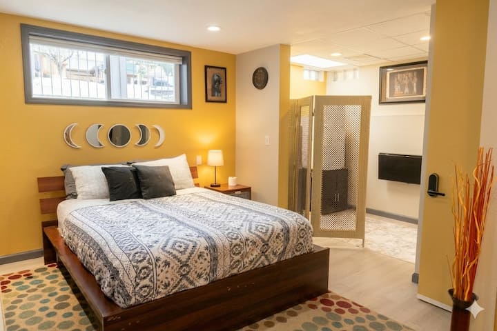 A Suite In Egypt - Everett, WA