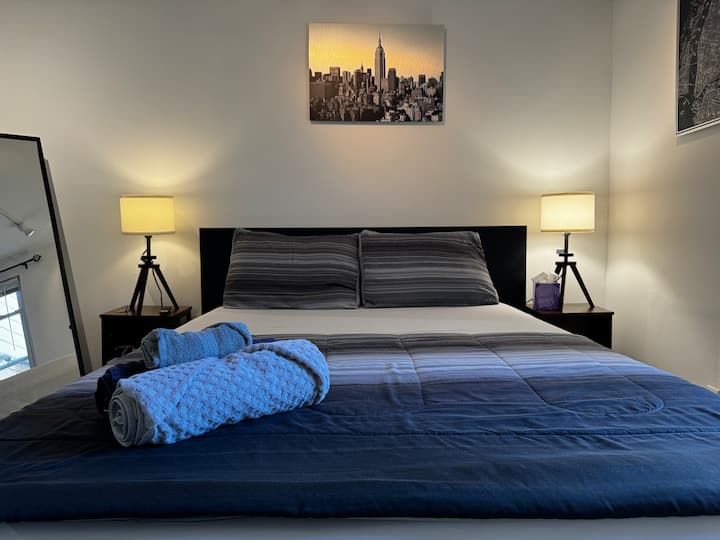 Stylist Private Bedroom 30 Min Away To Nyc - Queens, NY