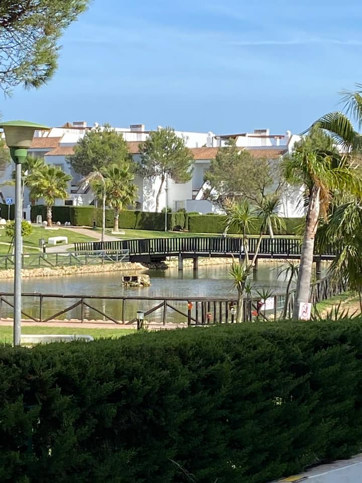 Bajo En Urb. Hacienda Golf Islantilla. - Islantilla
