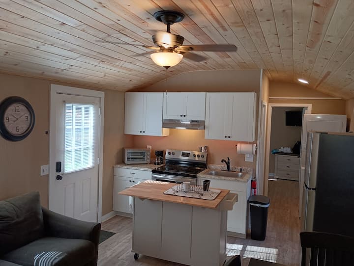 Tiny Home Cabin In Greer. Private, Pet Friendly. - Greer, SC