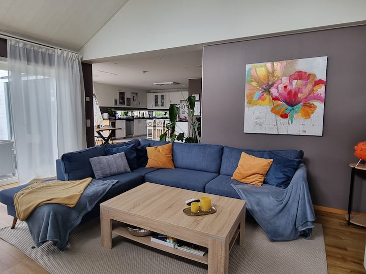 Havsnära Villa Inkl Separat Lägenhet - Varberg