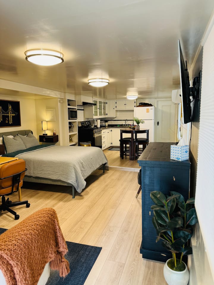 Charming Midtown Studio At Ice Blocks! - Sacramento, CA