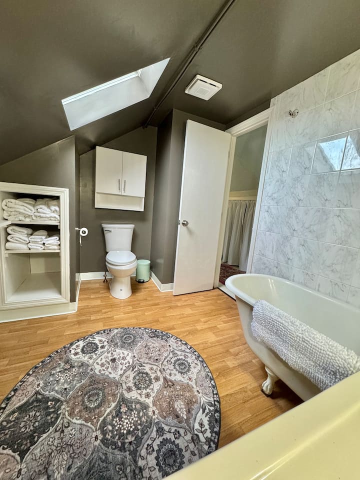 Sweet Sparkling 
Clean Boho 1 Bedroom - Wallingford, CT