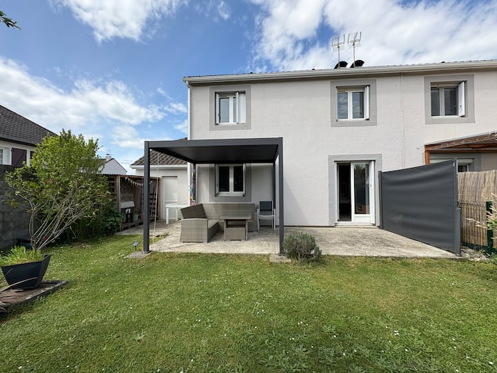 Maison En Plein Cœur De Lons - Lons