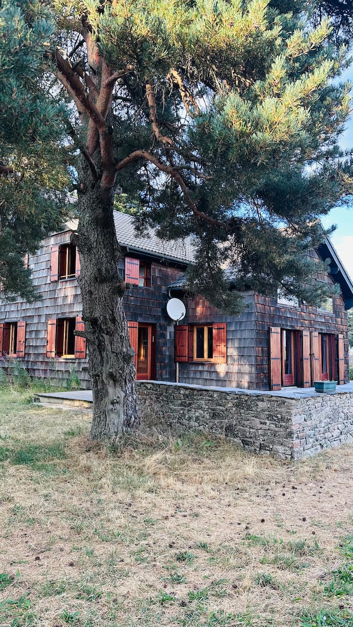 Grand Chalet Sur Terrain Arboré Et Tennis Privé - Lozère