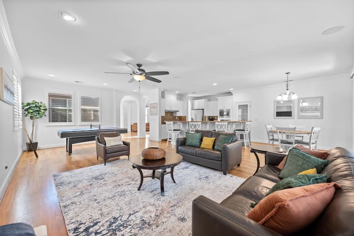 Single Story Cozy Home 9 Mins Away From Airport. - Sacramento
