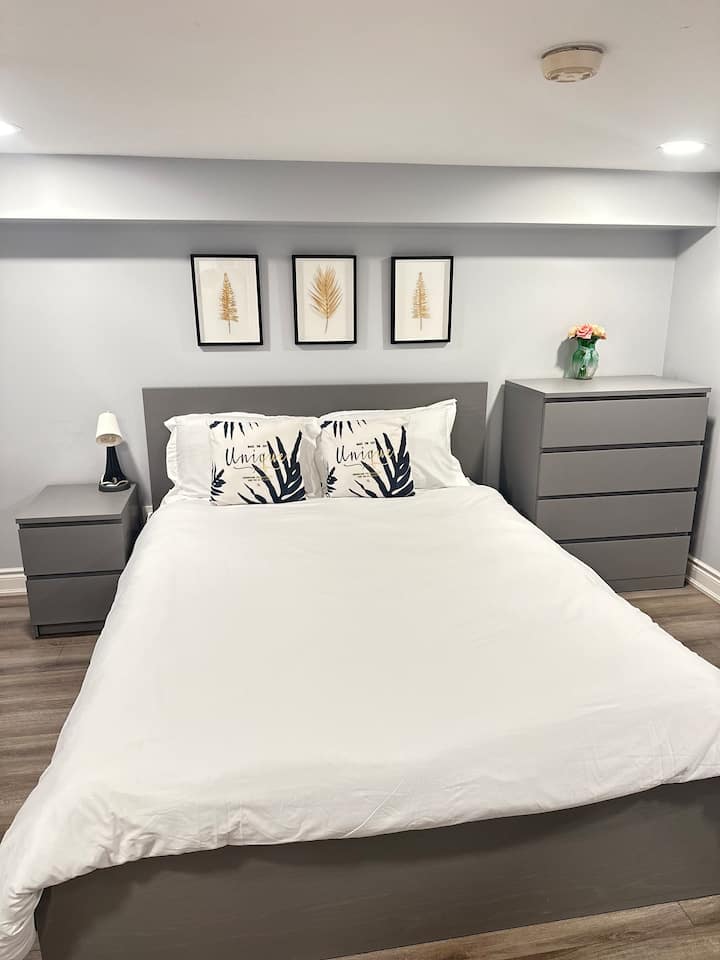 Soft Landing Spot | Relaxed Basement Hideout - Ajax