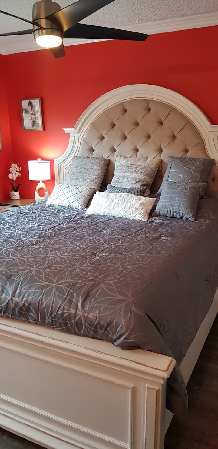 Suite Terracotta
Matelas Tempur
Lit Ck
Sdb Privée - Santa Clarita, CA