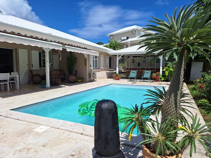 Jolie Villa Créole Avec Piscine - Martinique