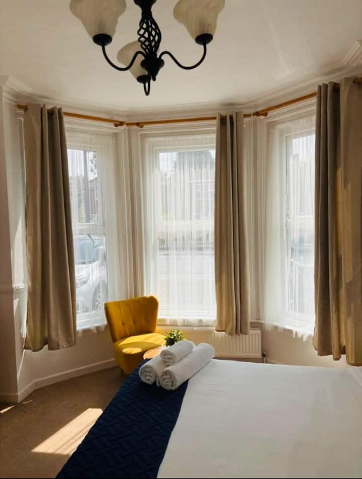 Lovely Double Room With Private Shower - 修咸頓