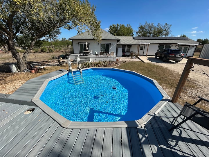 10 Person Country Home W/pool & Pickleball - Buda, TX