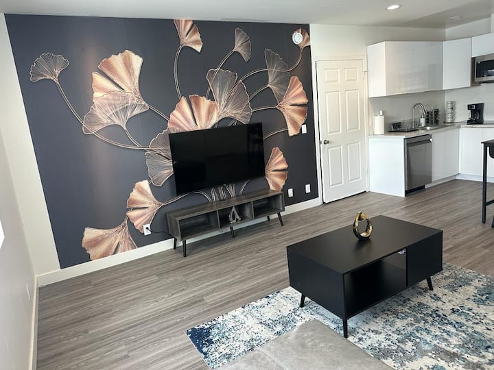 Address: 6846 Whiteoak Ave, Van Nuys - Calabasas, CA