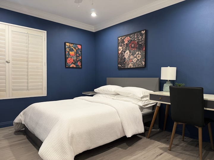 ~Snoozeland~ Comfy Room With Private Bath - La Puente, CA
